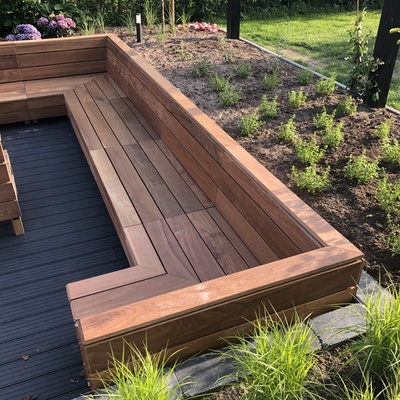 Sitting pit or garden bench